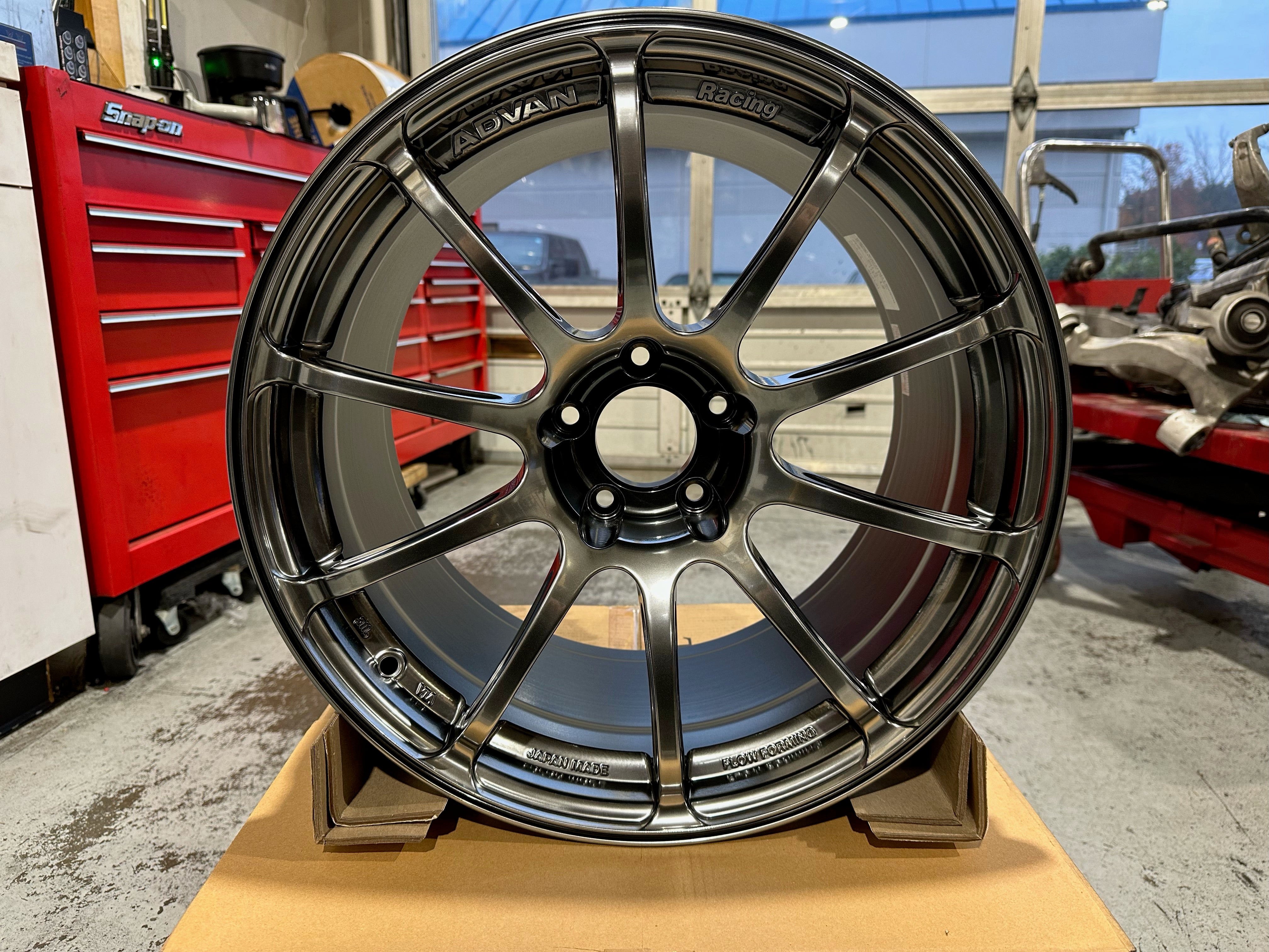 ADVAN RSII 18x10.5 +15 5x114.3 Racing Hyper Black – Intec Racing Shop